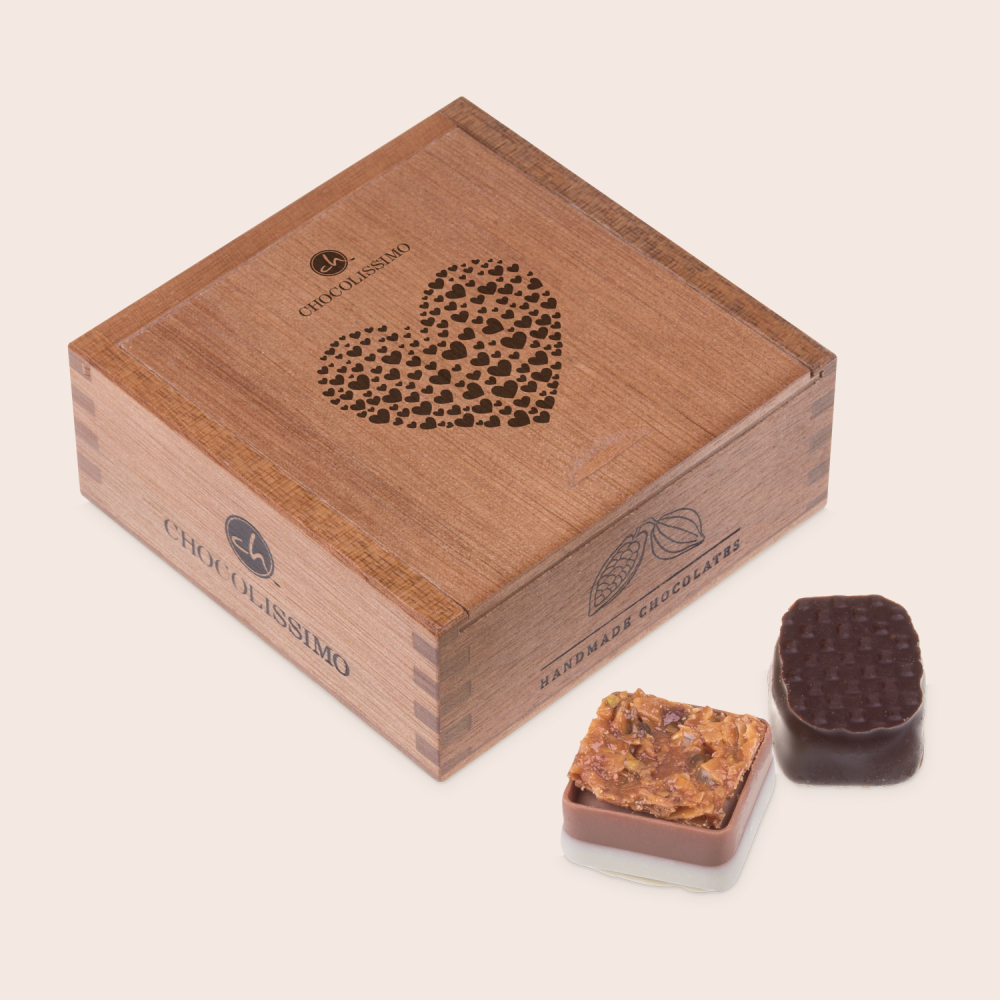 4 Pralinen in gravierbarem Holzkästchen | online kaufen - Chocolissimo